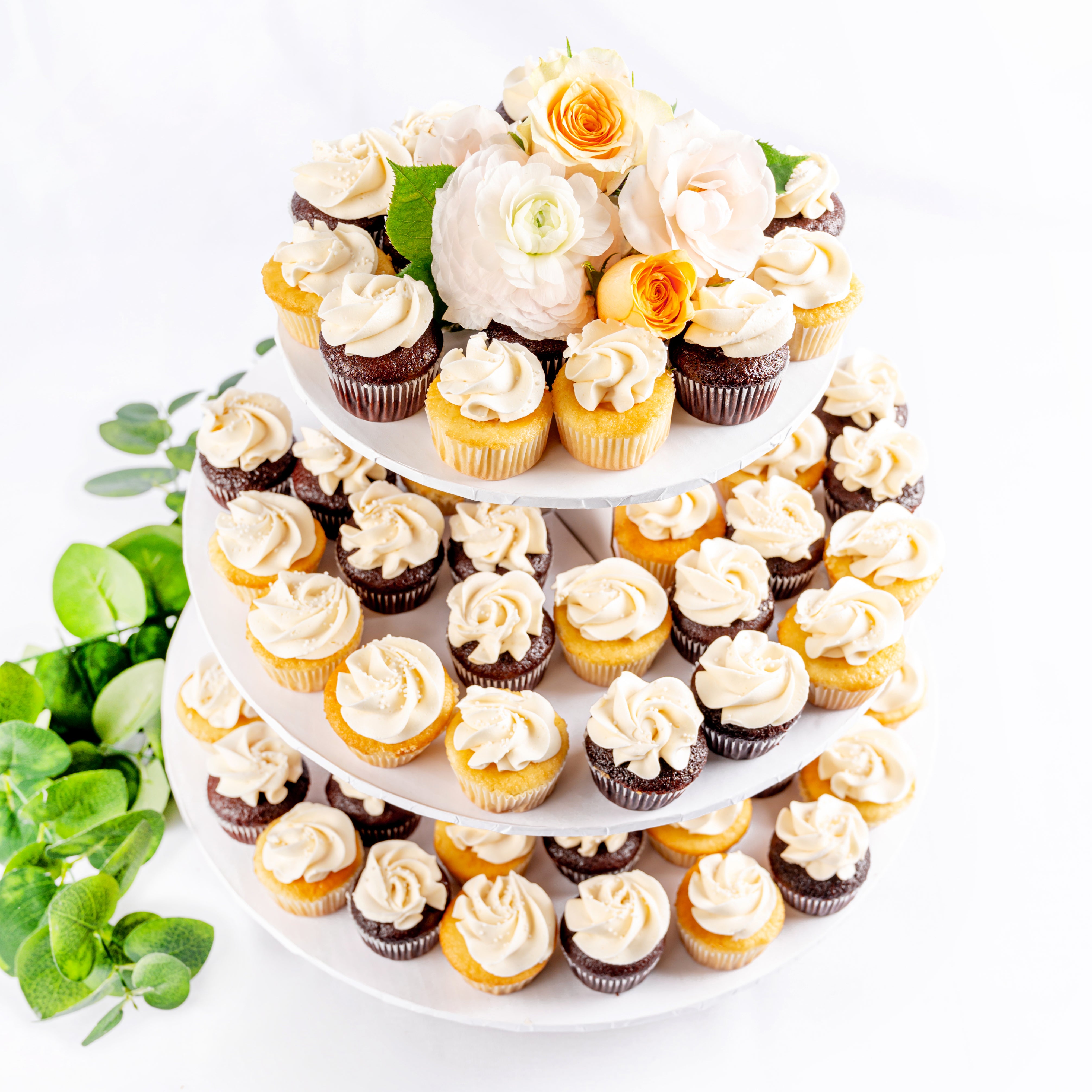 Dessert Table - 24 Mini Cupcakes - Wedding Style (Chocolate & Vanilla ...